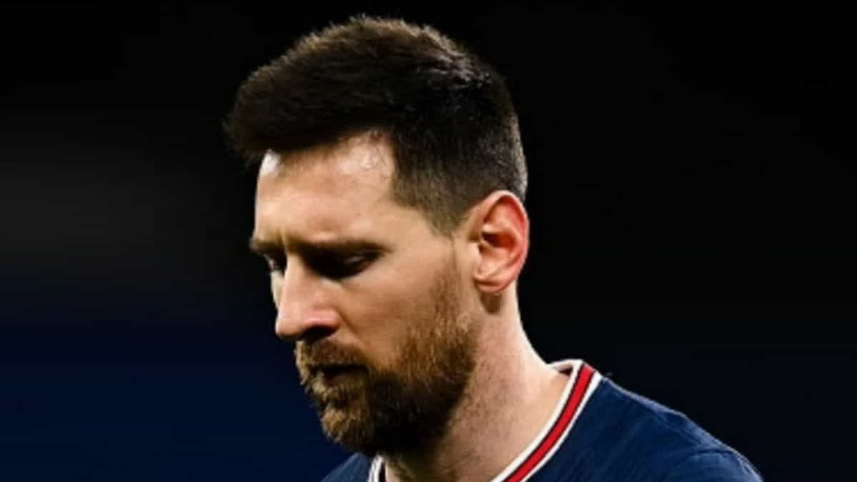 "Amount of bottle jobs on Messi’s CV is crazy" - Fans say PSG look bad ...