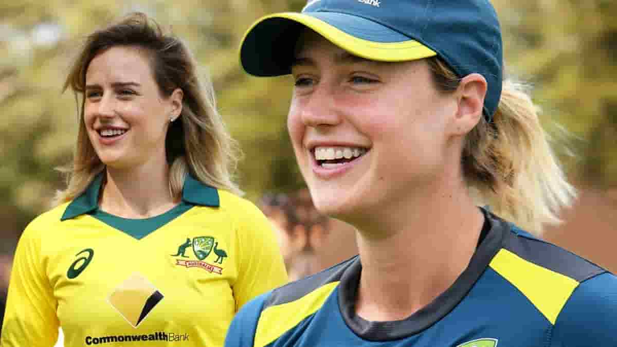 Top 10 Hottest/Sexiest Female Cricketers of International Cricket 2022-23