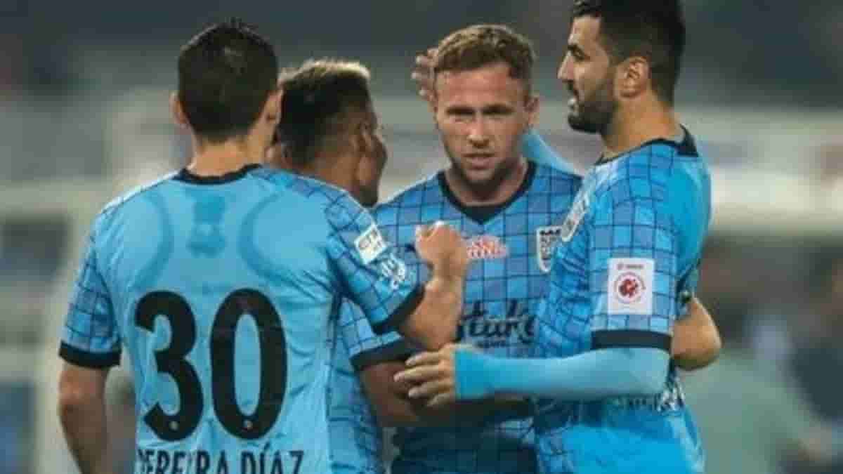 midfielder Charis Kyriakou | Sports Digest