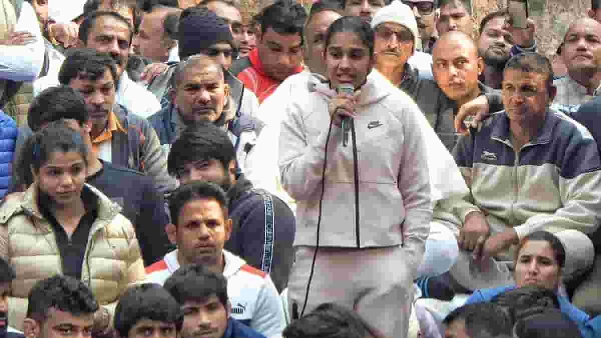 Geeta, Babita Phogat support cousin Vinesh and other wrestlers in ...