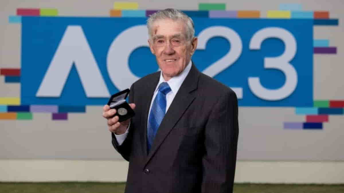 Australian tennis legend Ken Rosewall honoured on the Aus Open 2023 ...