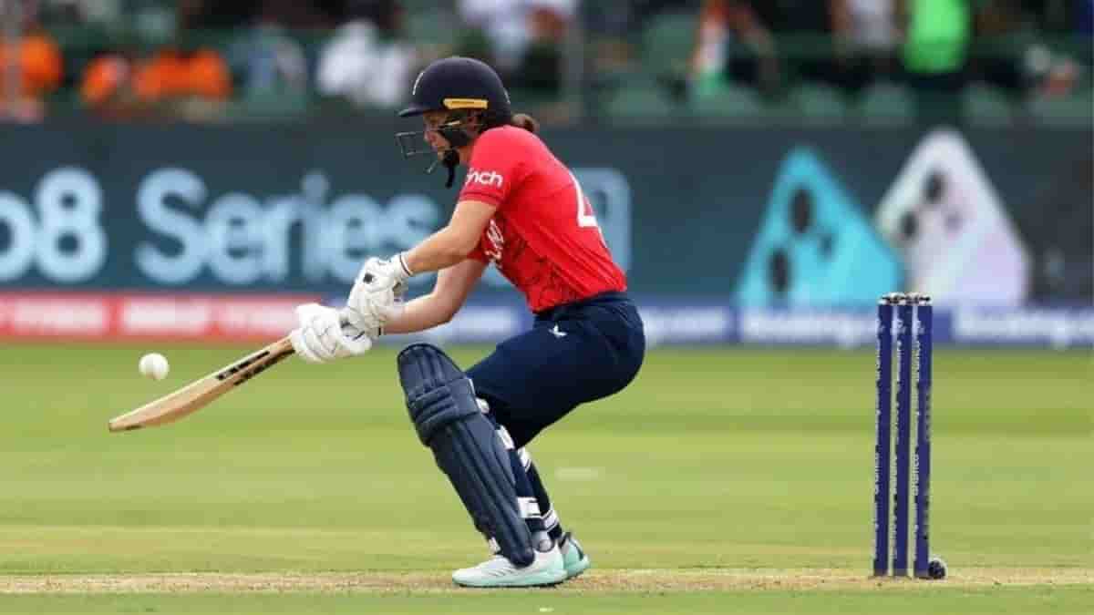 wicket-keeper batter Amy Jones | Sports Digest