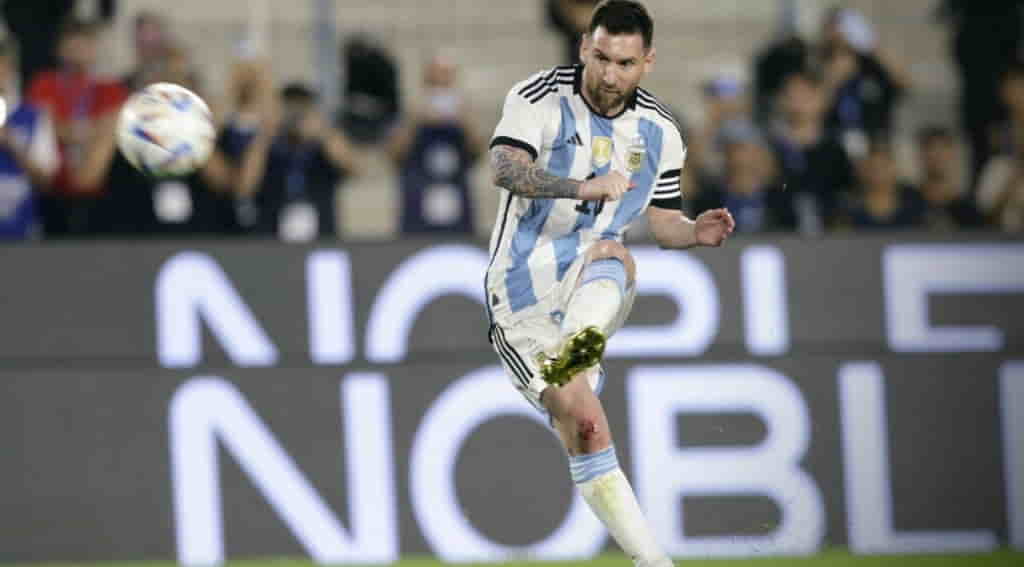 Lionel Messi fires Argentina to win over Panama at World Cup party