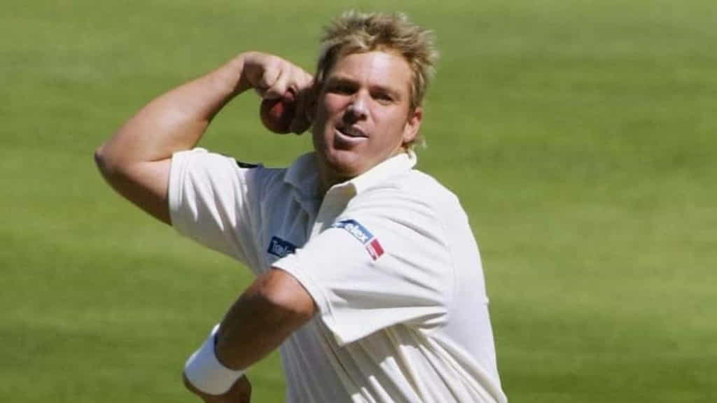 What is the difference between finger spin and wrist spin bowling?