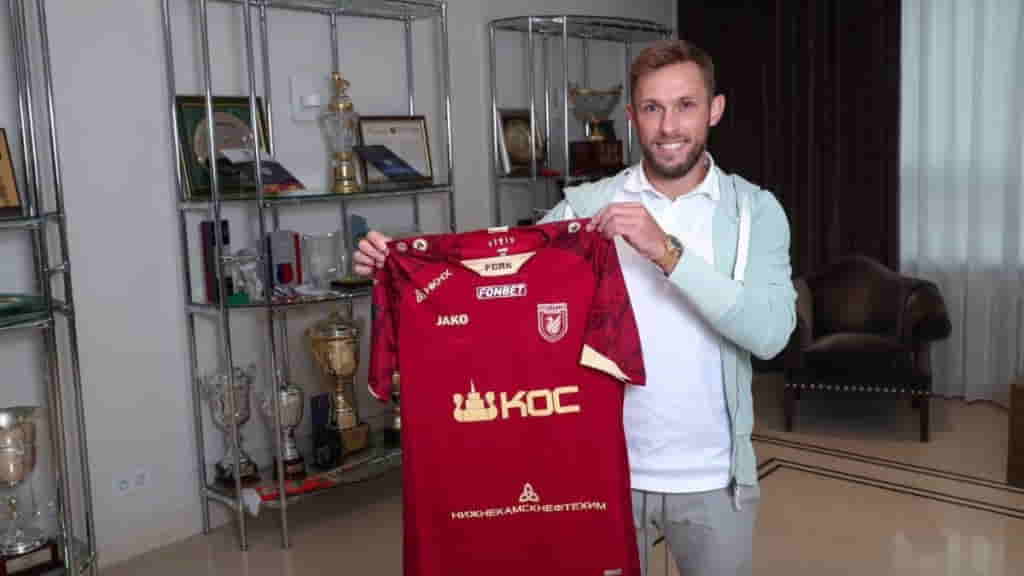 Russian club Rubin Kazan signs Poland defender Rybus